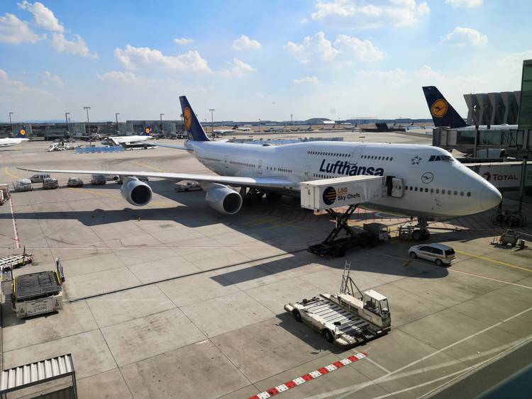Guide to the World of Commercial Flights -i FLY