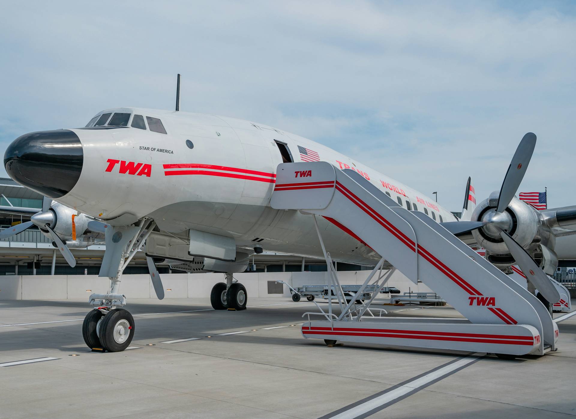 Guide to the History of Commercial Flights - iFLY